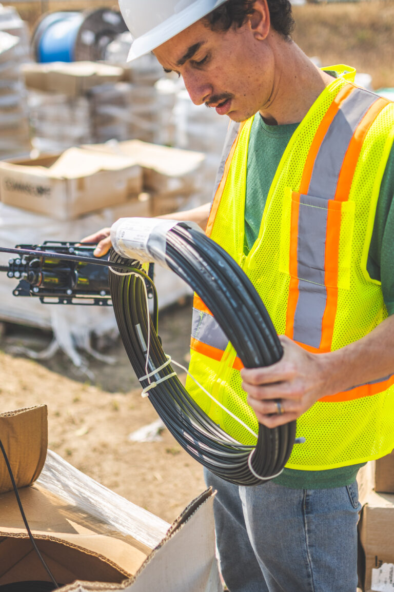 Fiber Optic Installers | Overhead Aerial Fiber Optic Cable Installation ...