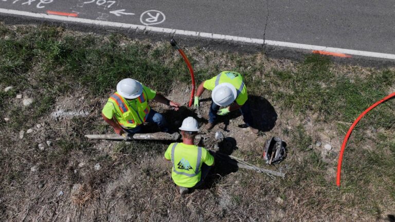 Aerial vs. Underground Fiber Optic Installation: Expert Guide by ...